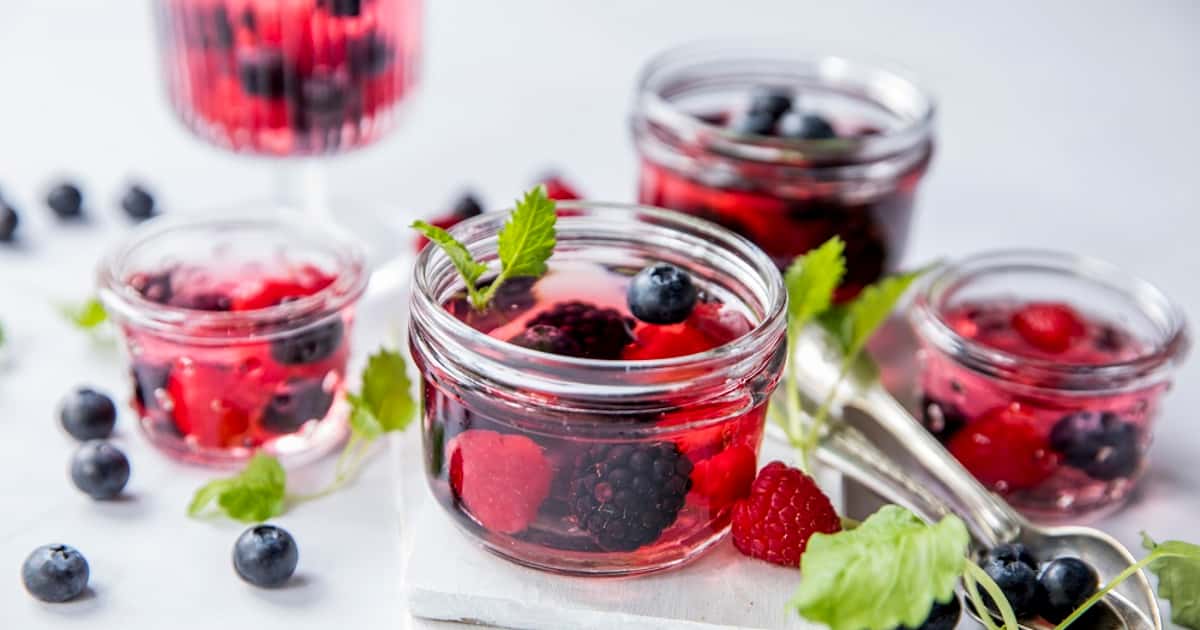 Oppskrift på rød gelé med friske bær – sunn og smakfull rett - Sunne ...