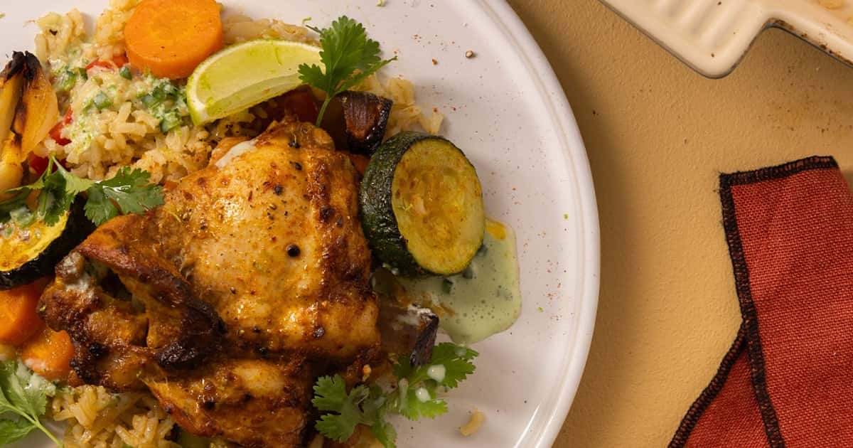 Oppskrift på kylling og ris i form, med yoghurt- og jalapeñodressing ...