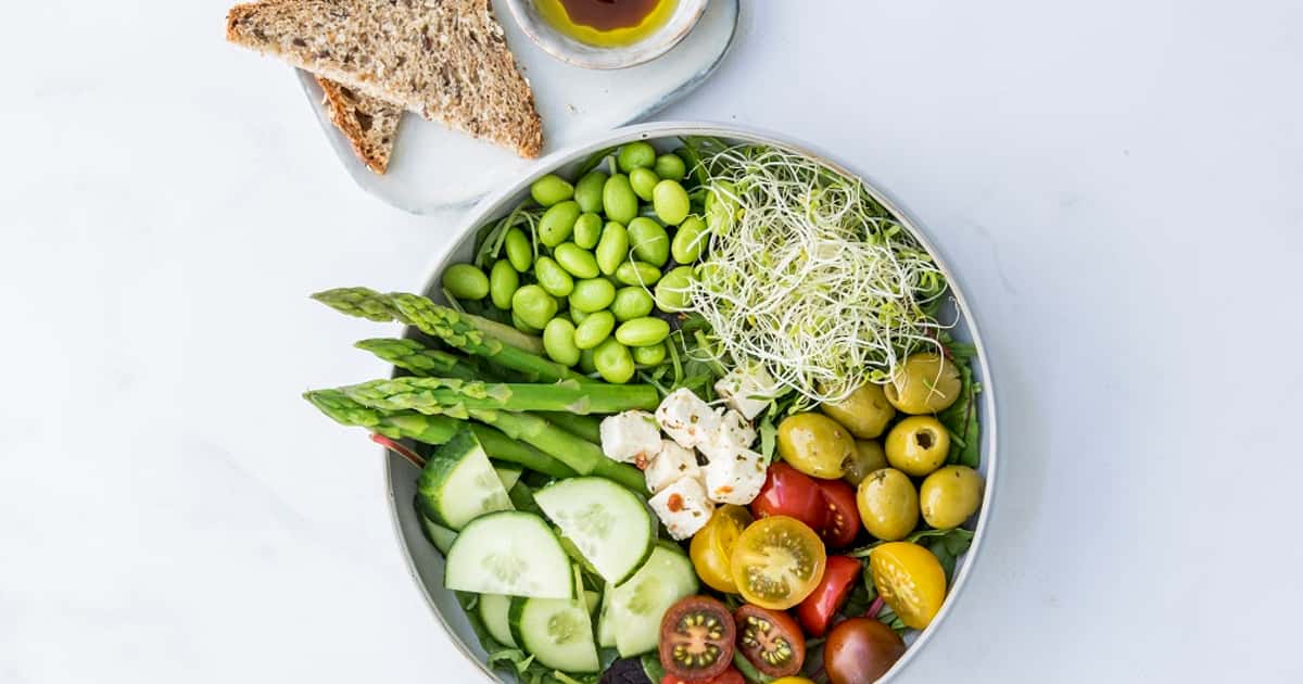 Lunsjsalat med fetaost og oliven - Sunne oppskrifter fra Grete Roede