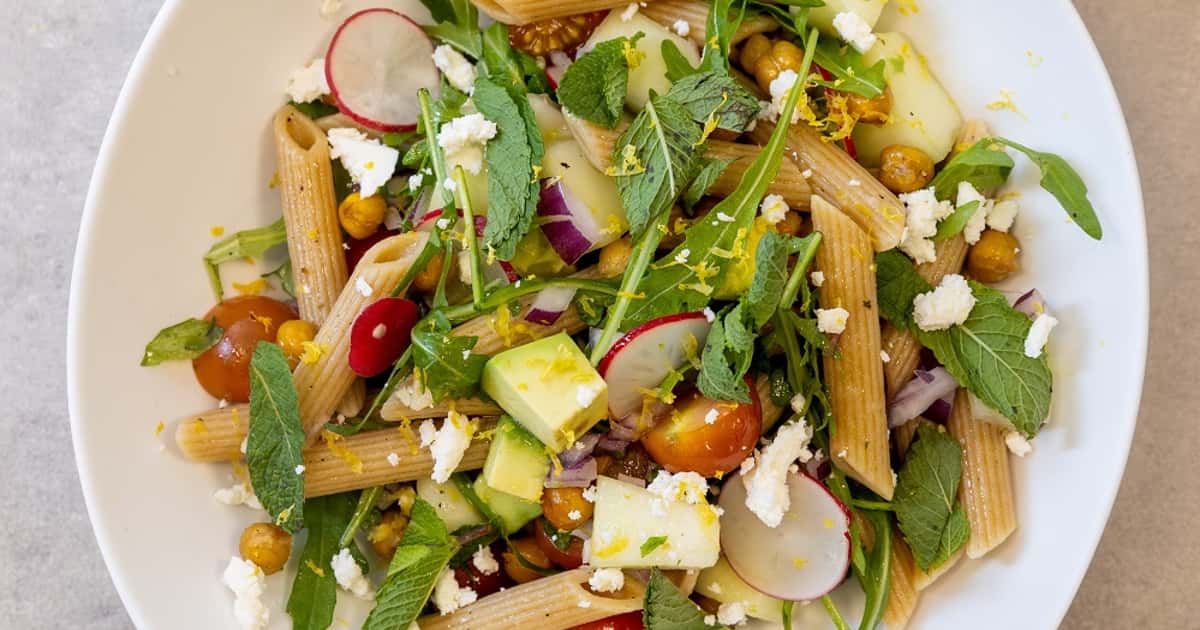 Oppskrift på sommersalat med galiamelon, reddiker, fetaost og mynte ...